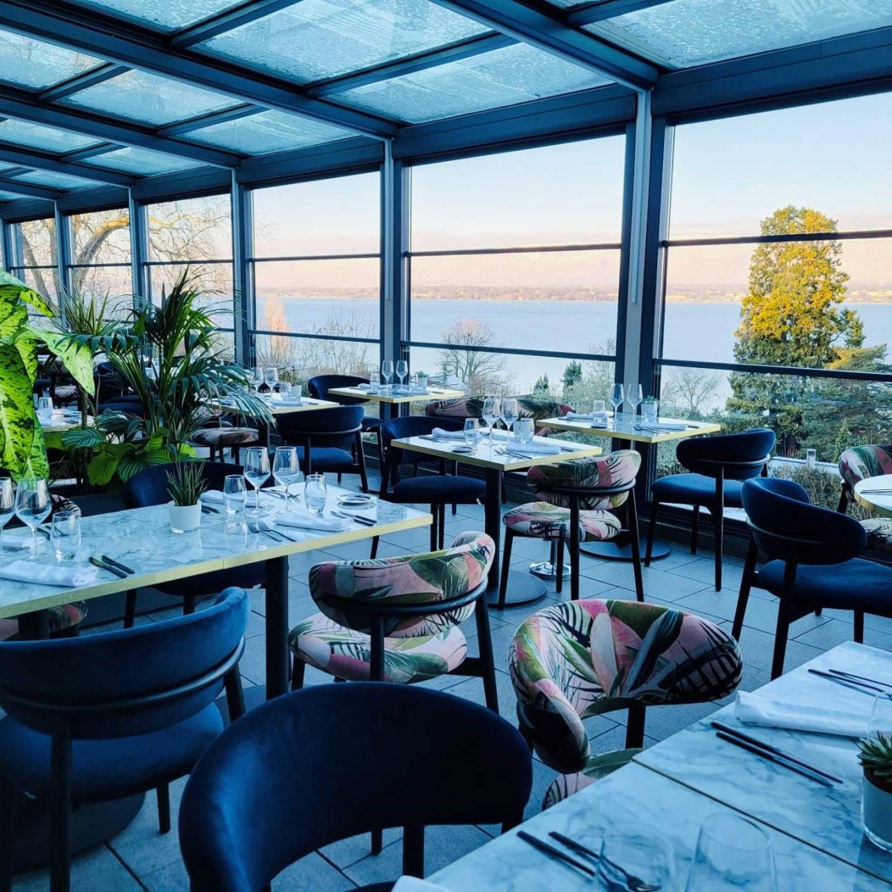 Restaurant with a view of Lake Geneva in Anières - Le Floris